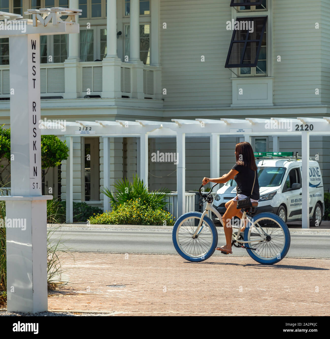 Black woman riding bike High Resolution Stock Photography and Images ...