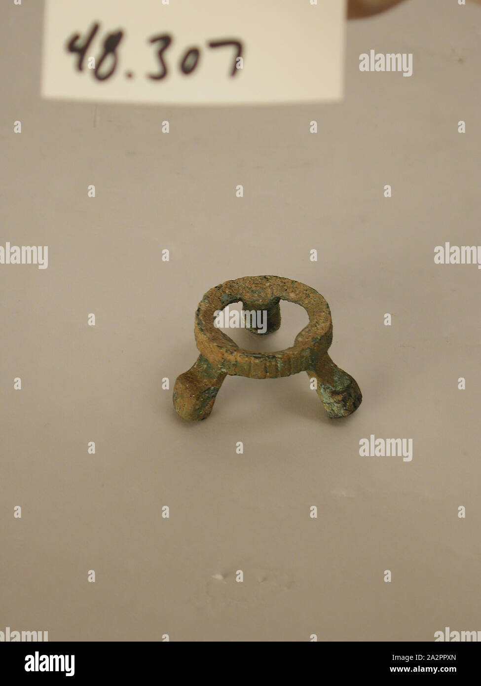Roman, Tripod, 3rd/4th Century AD, bronze, H. 7/8 Stock Photo - Alamy