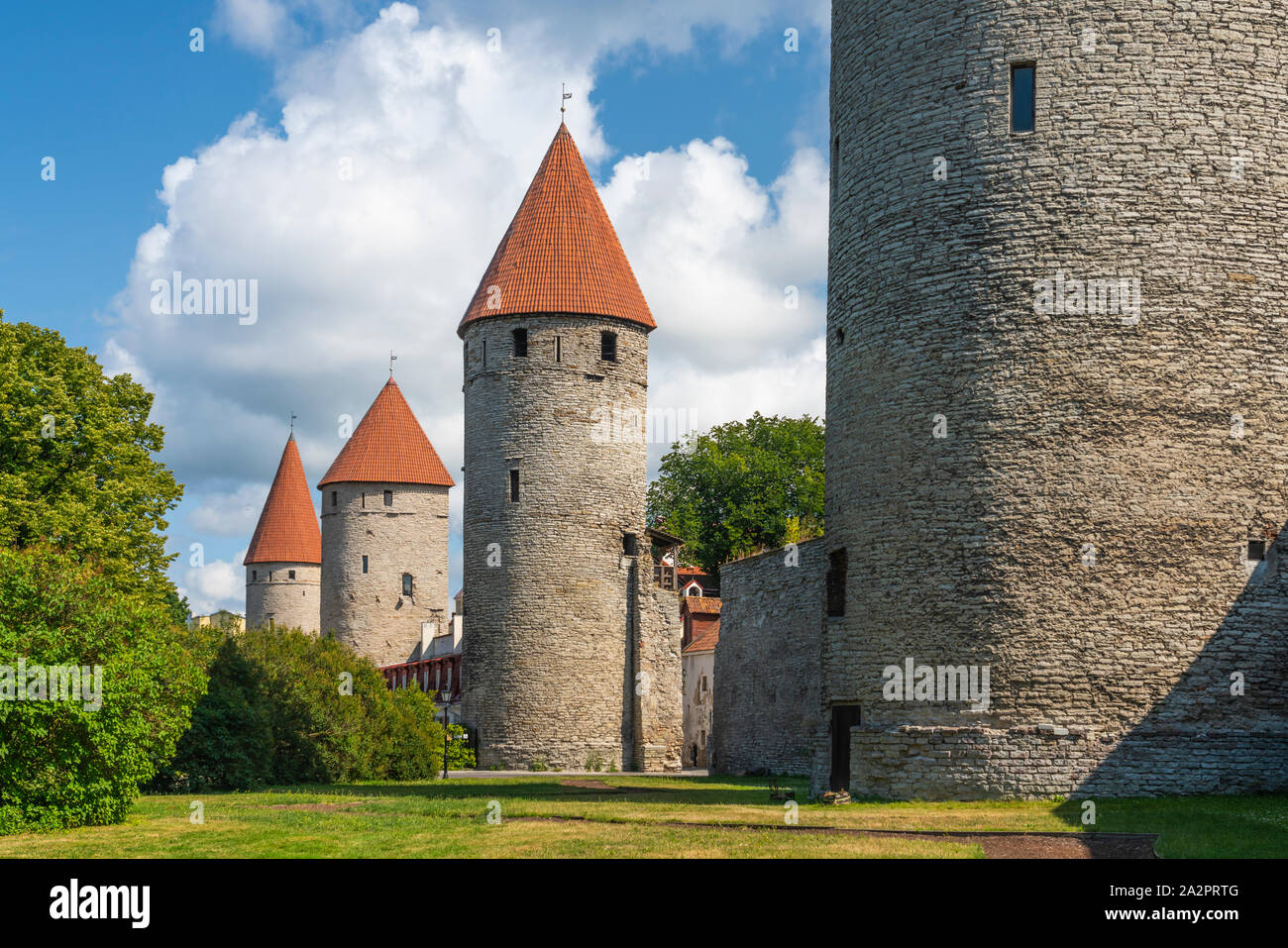 Medieval walls towers hi-res stock photography and images - Alamy