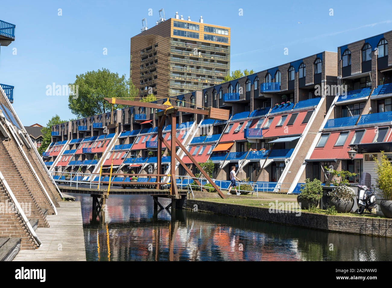 Downtown Rotterdam, Netherlands, Houses on a canal, Living on the ...