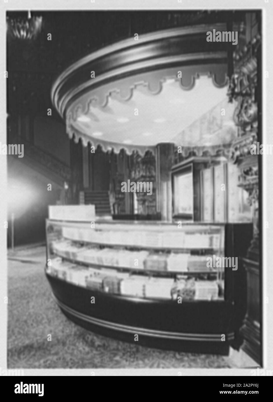 1930s popcorn stand hi-res stock photography and images - Alamy
