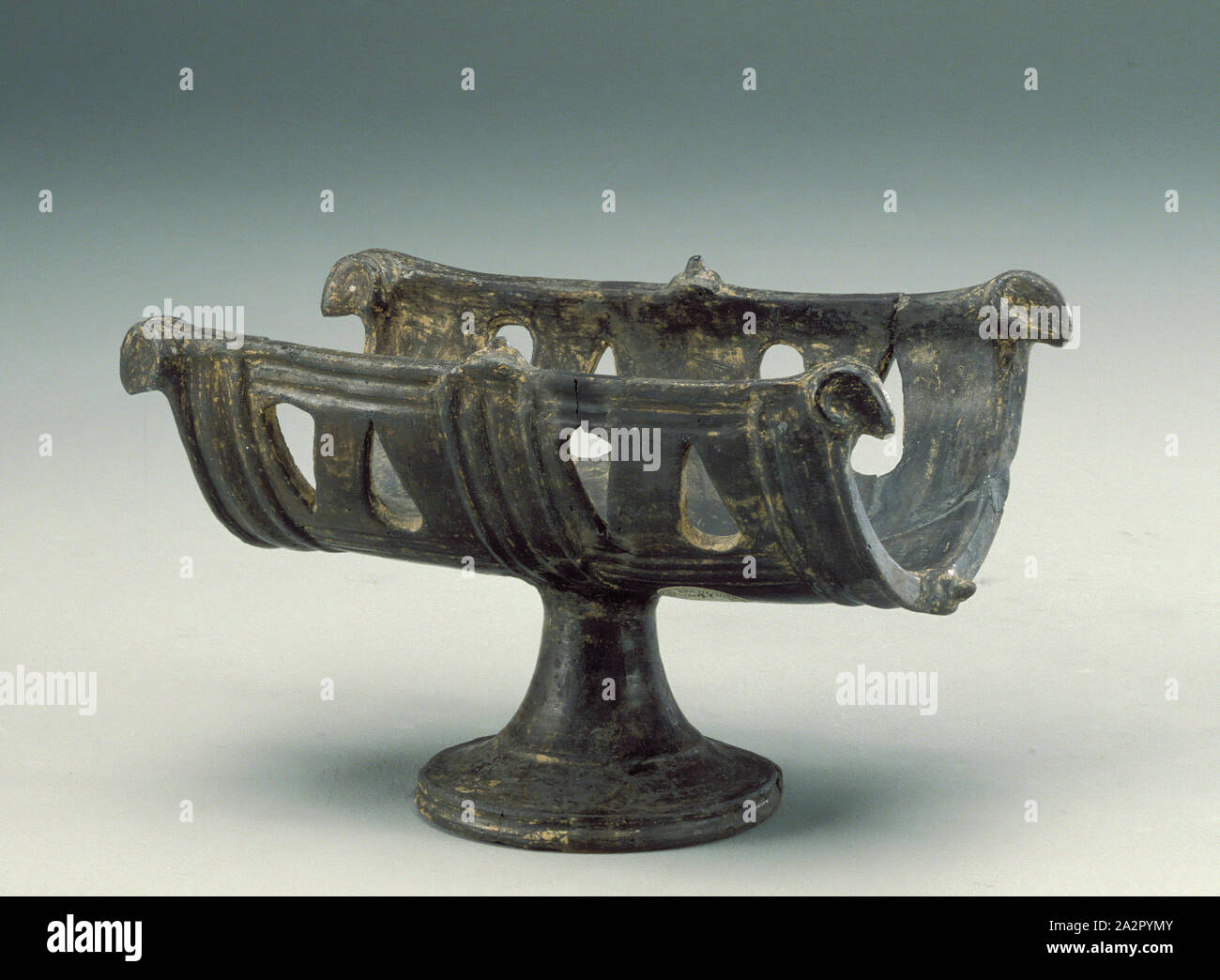 Bucchero stand hi-res stock photography and images - Alamy