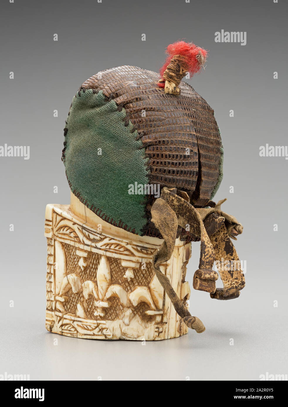 Falcon hood stand hi-res stock photography and images - Alamy