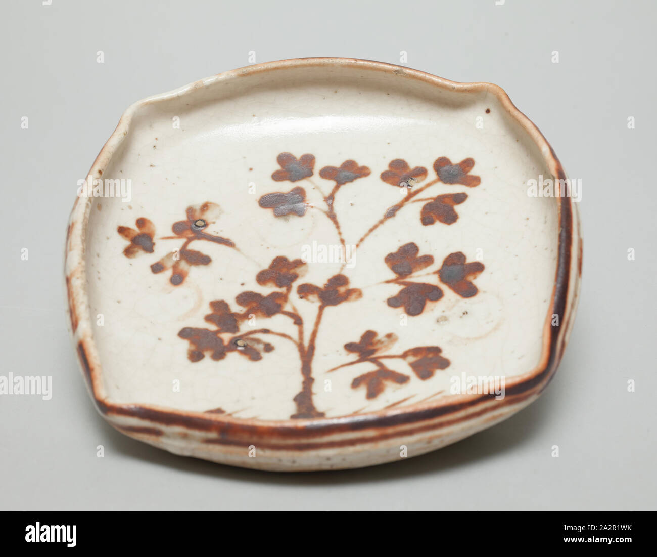 Decorated shino ware hi-res stock photography and images - Alamy