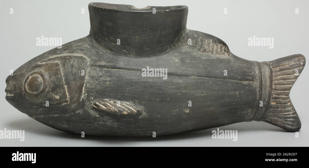 Fish effigy vessel hi-res stock photography and images - Alamy