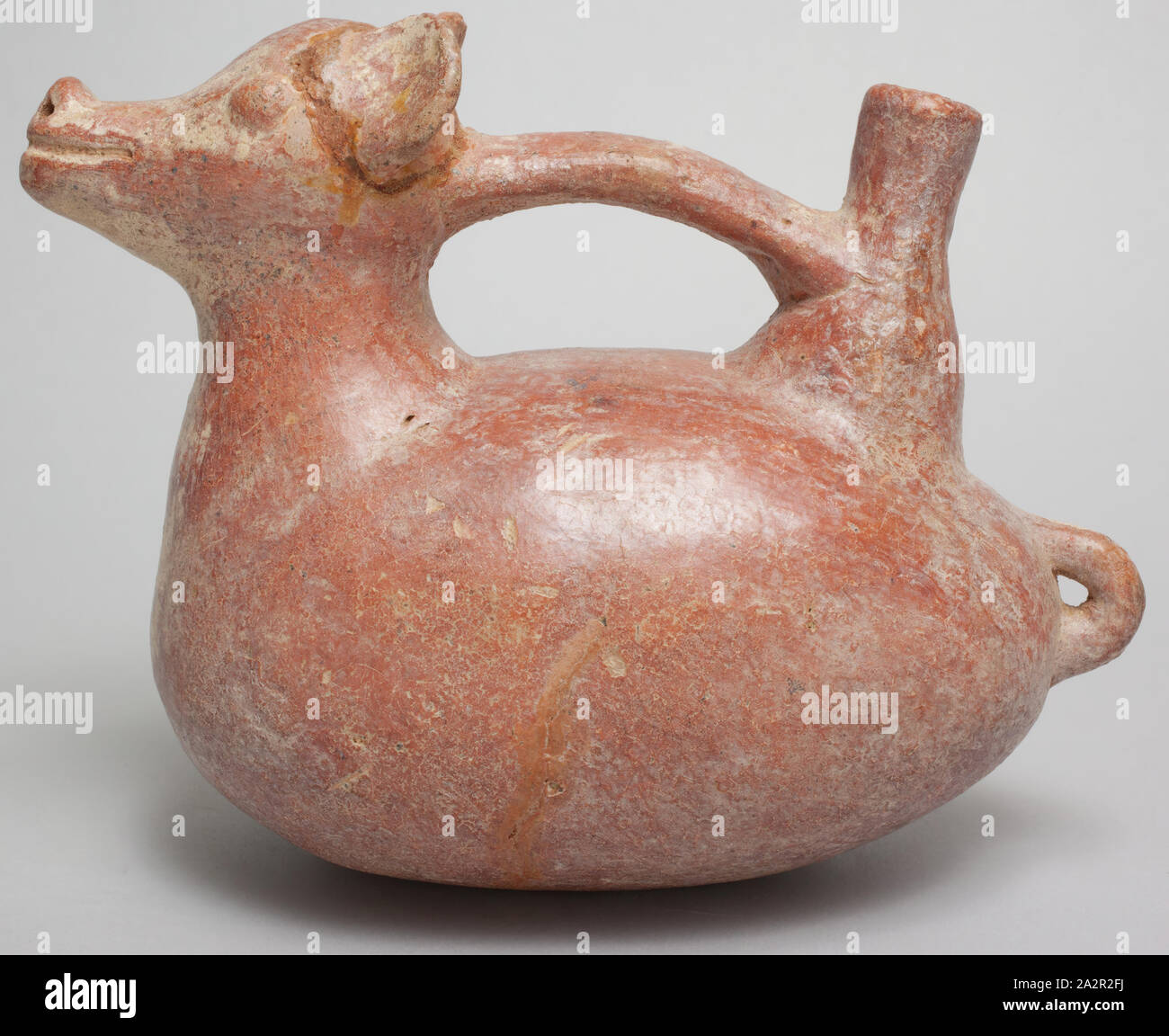 Animal headed effigy vessel hi-res stock photography and images - Alamy