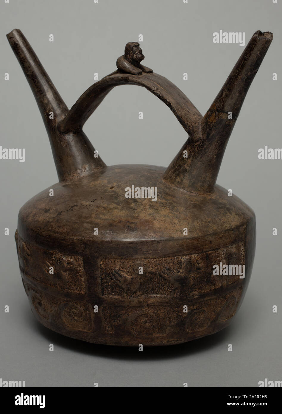 Double spouted bridge bottle hi-res stock photography and images - Alamy