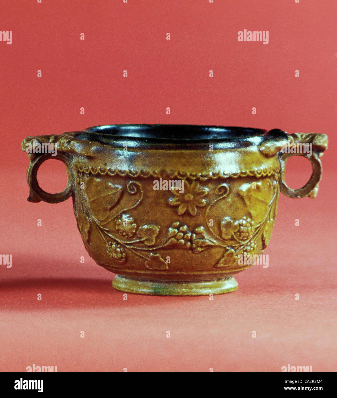 Two handled footed cup hi-res stock photography and images - Alamy