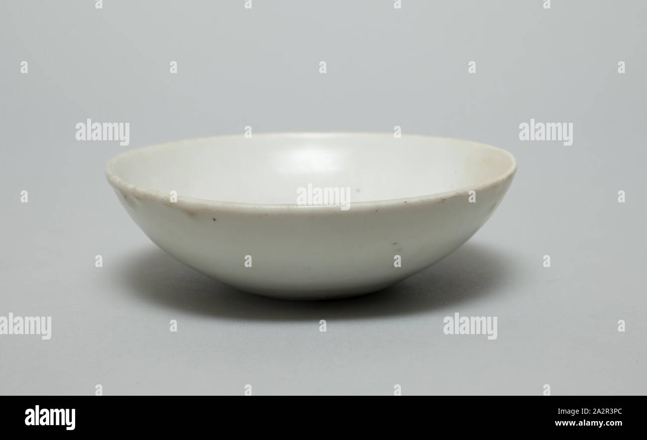 Unknown (Chinese), Dish, 15th Century, porcelain, 4 3/4 x 1 1/2 in ...