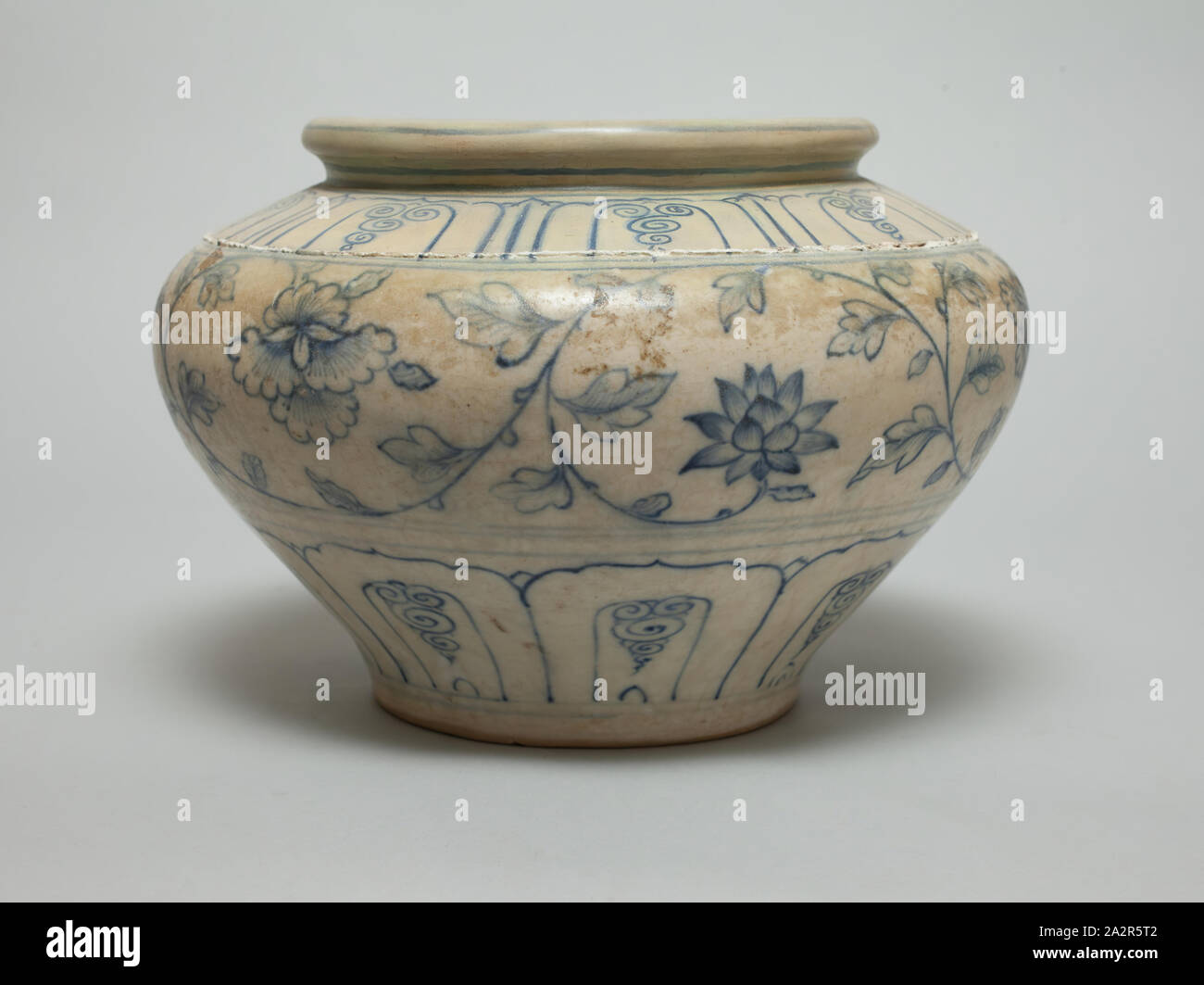Vietnamese, Annamese, Vase, 14th/15th Century, glazed stoneware, 9 3/8 ...