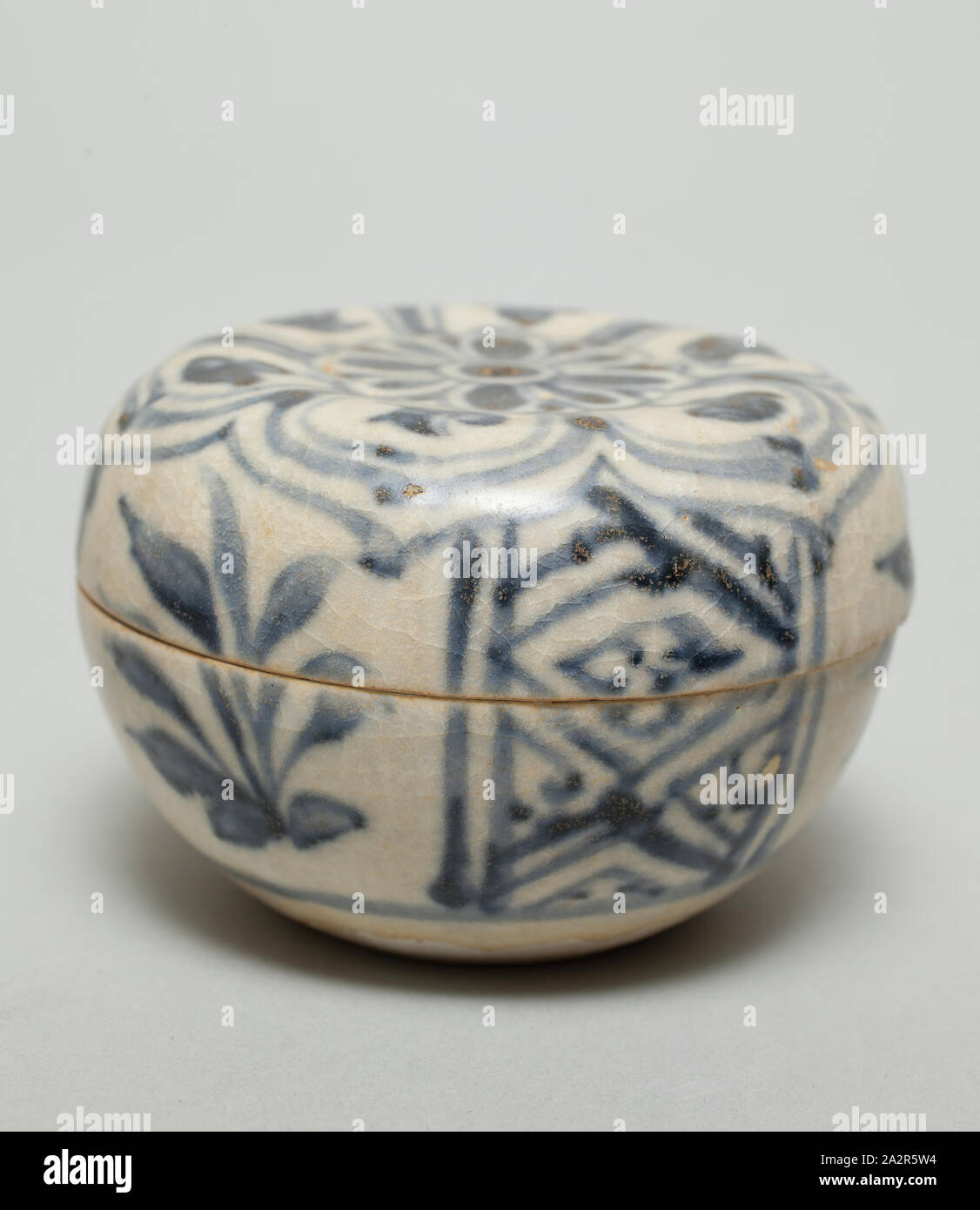 Vietnamese, Annamese, Covered Box, 15th Century Stock Photo - Alamy