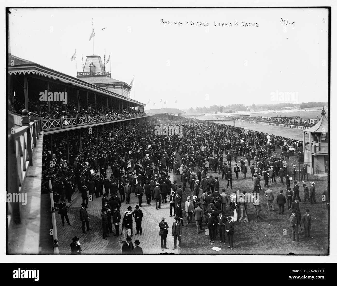 Stand of crowd Black and White Stock Photos & Images - Alamy
