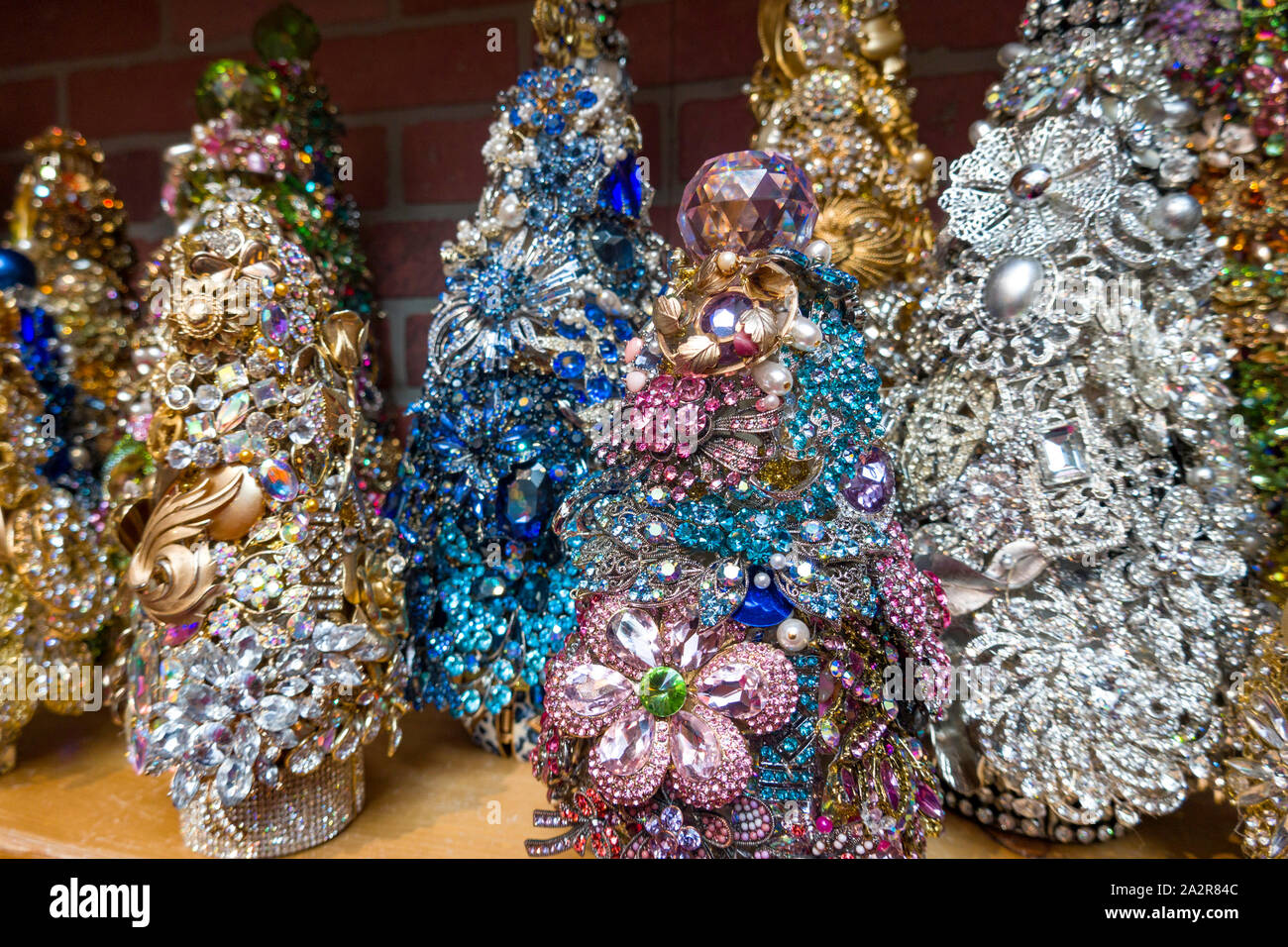 Luxury goods department store hi-res stock photography and images - Alamy