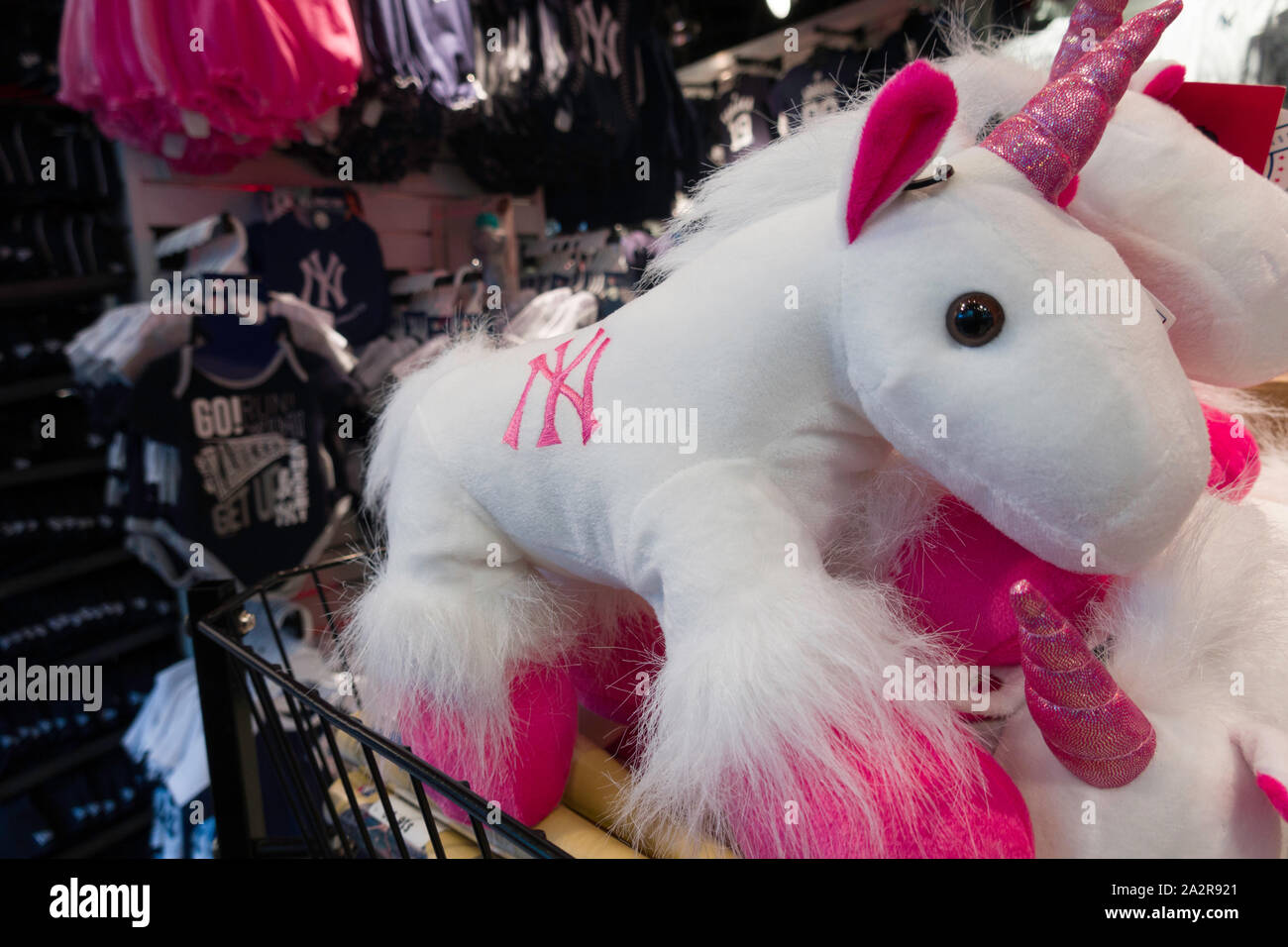 Yankees store hi-res stock photography and images - Alamy