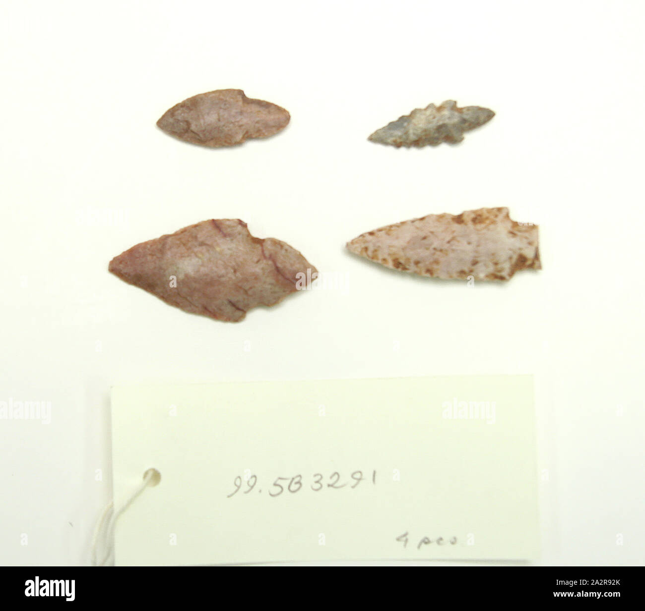 European, Arrow heads, stone, a: 1 5/8 x 5/8 x 3/16 in Stock Photo - Alamy