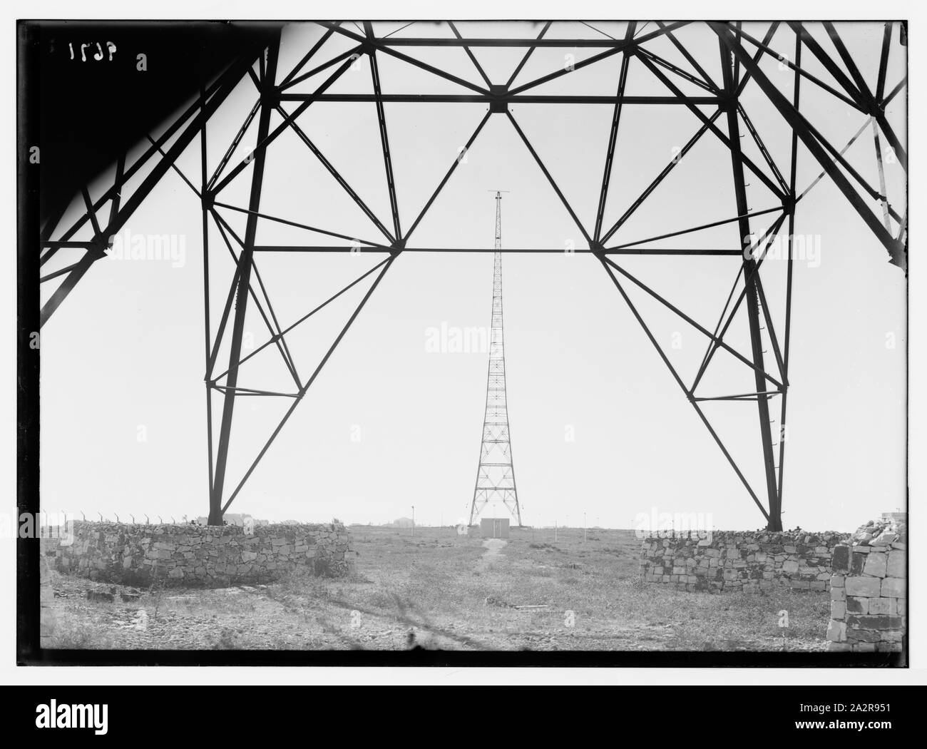 Telecom masts hi-res stock photography and images - Alamy