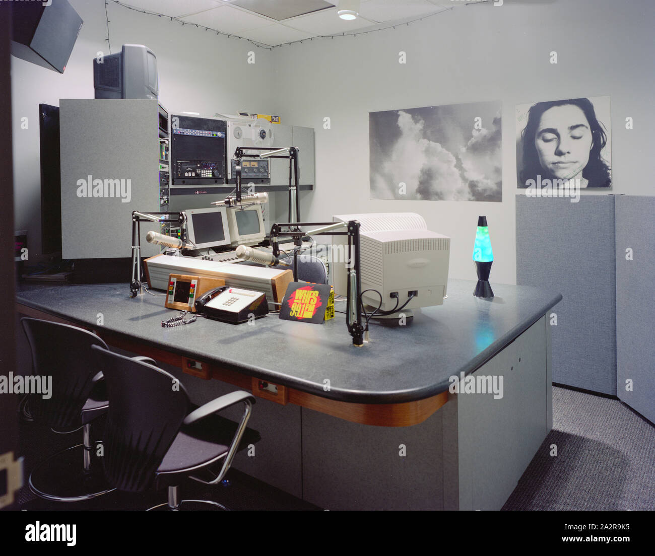 Radio studio 1980's hi-res stock photography and images - Alamy