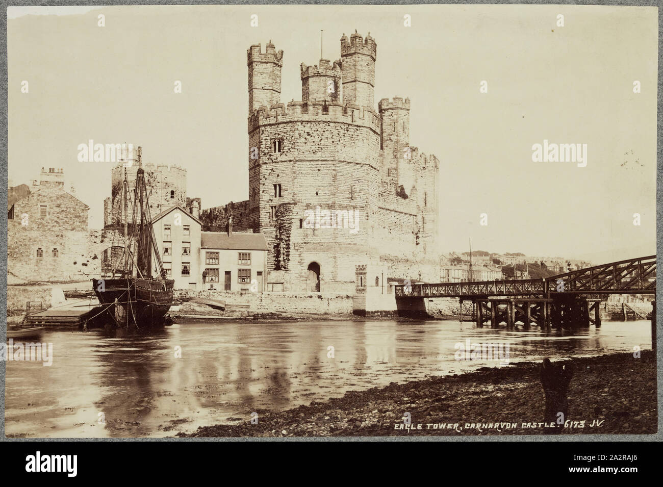 Caernarvon castle eagle tower hi-res stock photography and images - Alamy
