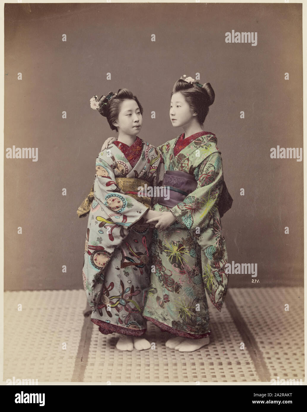 Japanese geishas hi-res stock photography and images - Alamy