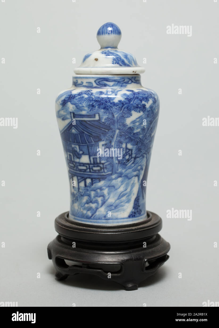 Covered pot hi-res stock photography and images - Alamy