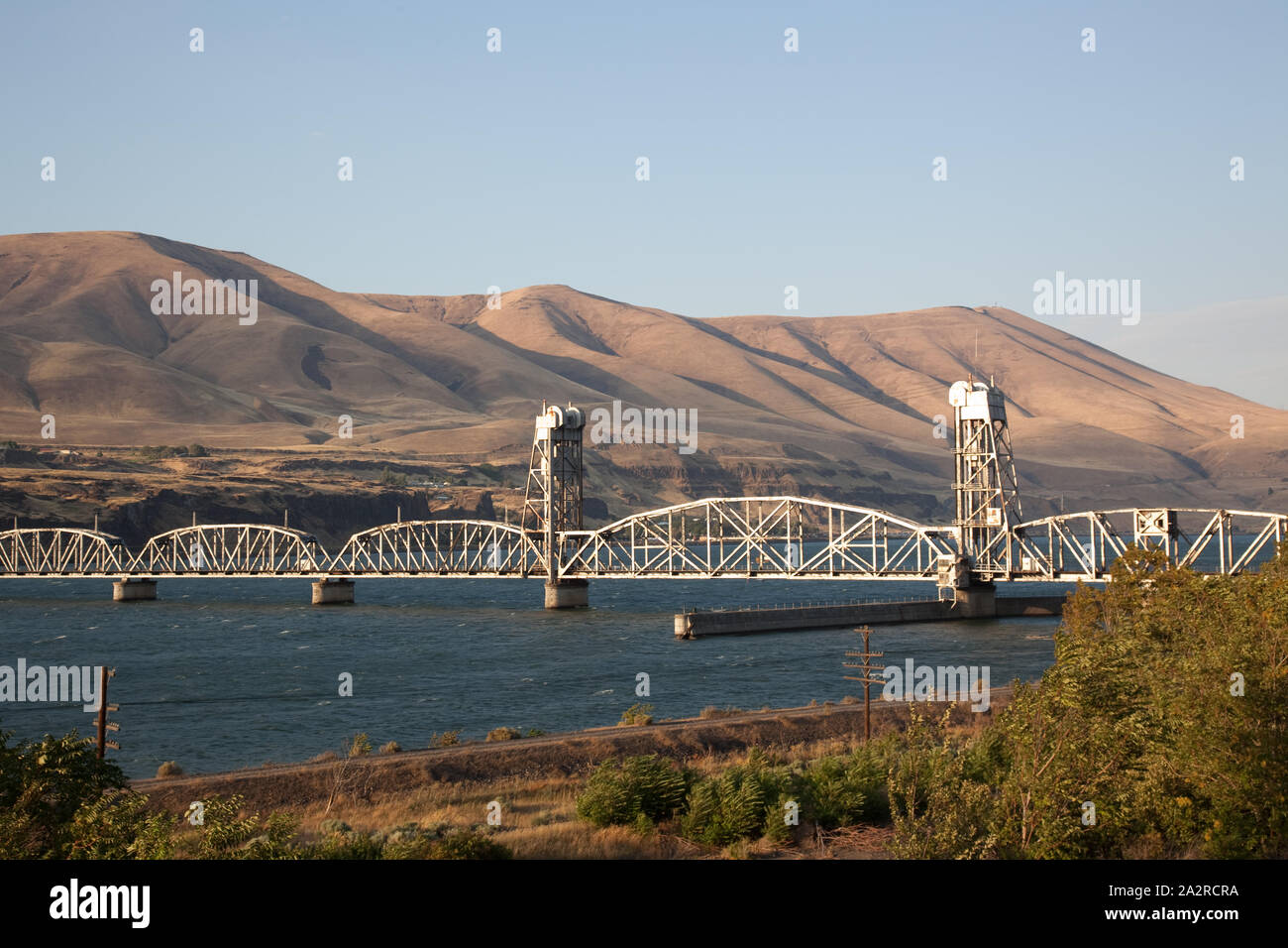Railroad bridge over the Columbia River, Washington Stock Photo - Alamy