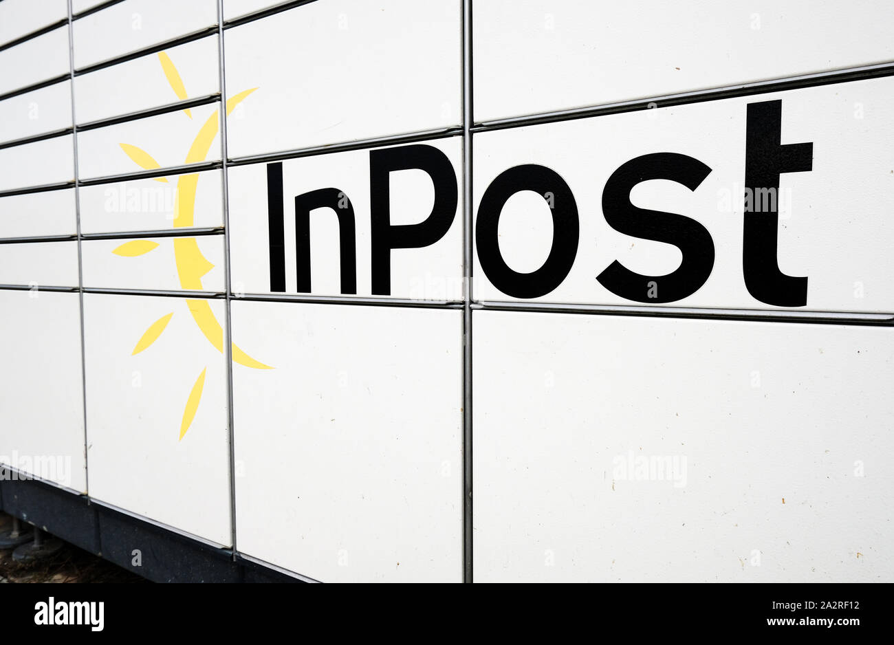 Parcel collection hi-res stock photography and images - Alamy