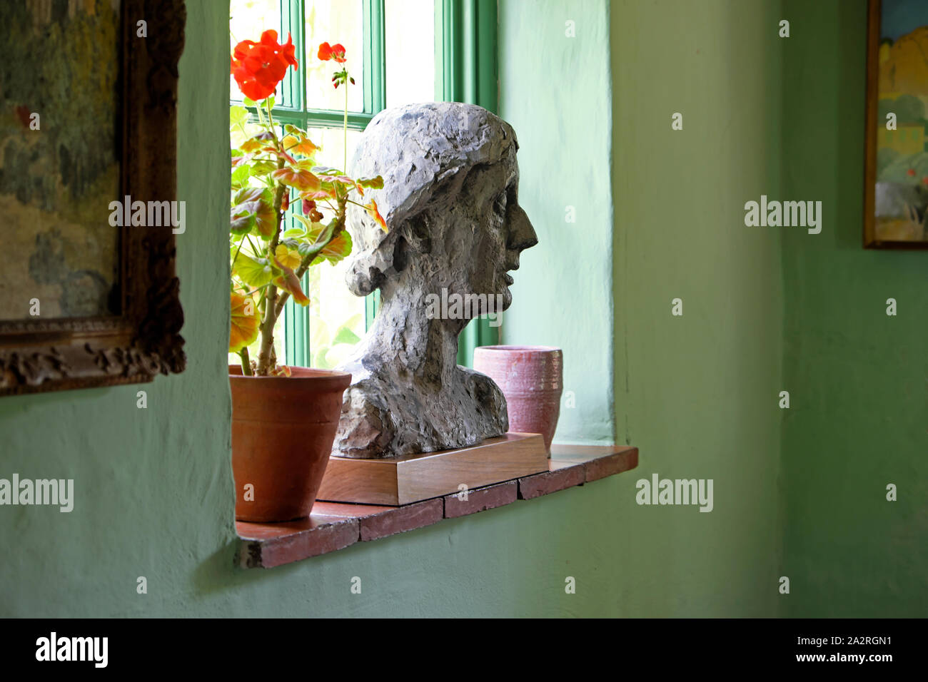 Bust of Virginia Woolf by window at her home Monks House at Rodmell in ...
