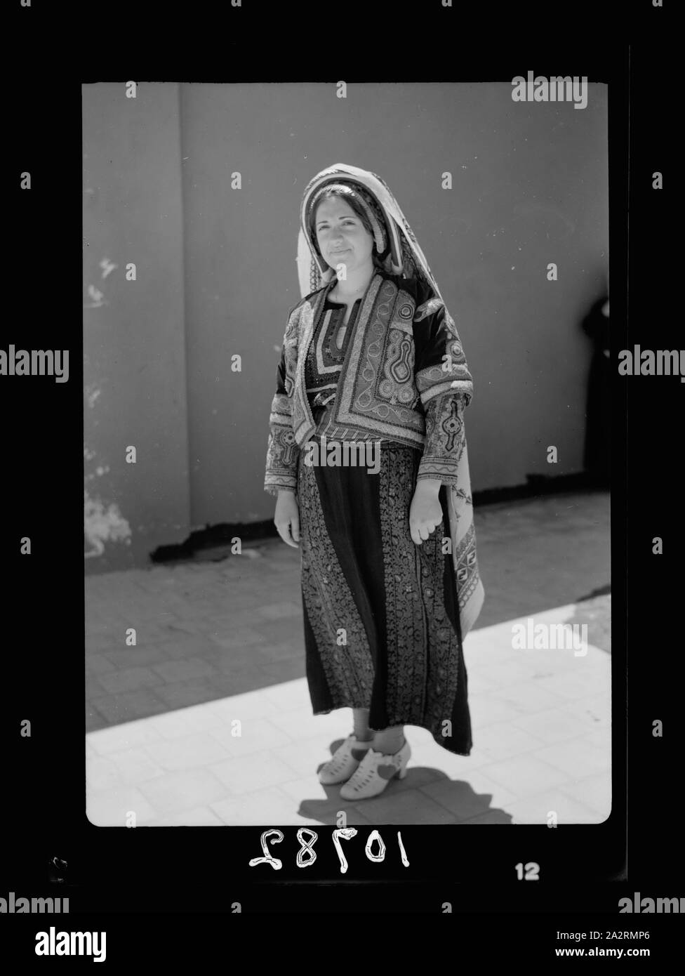 Full sunlight Black and White Stock Photos & Images - Alamy