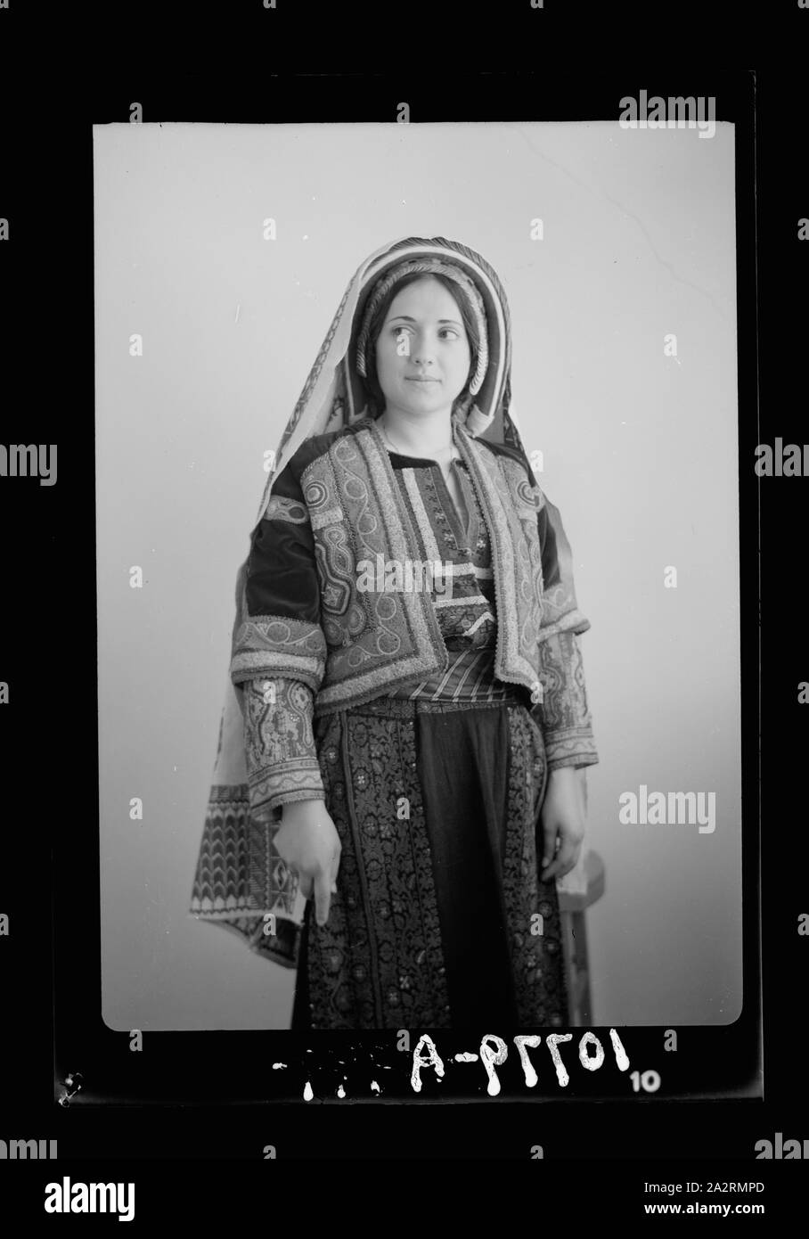 3 4 figure hi-res stock photography and images - Alamy