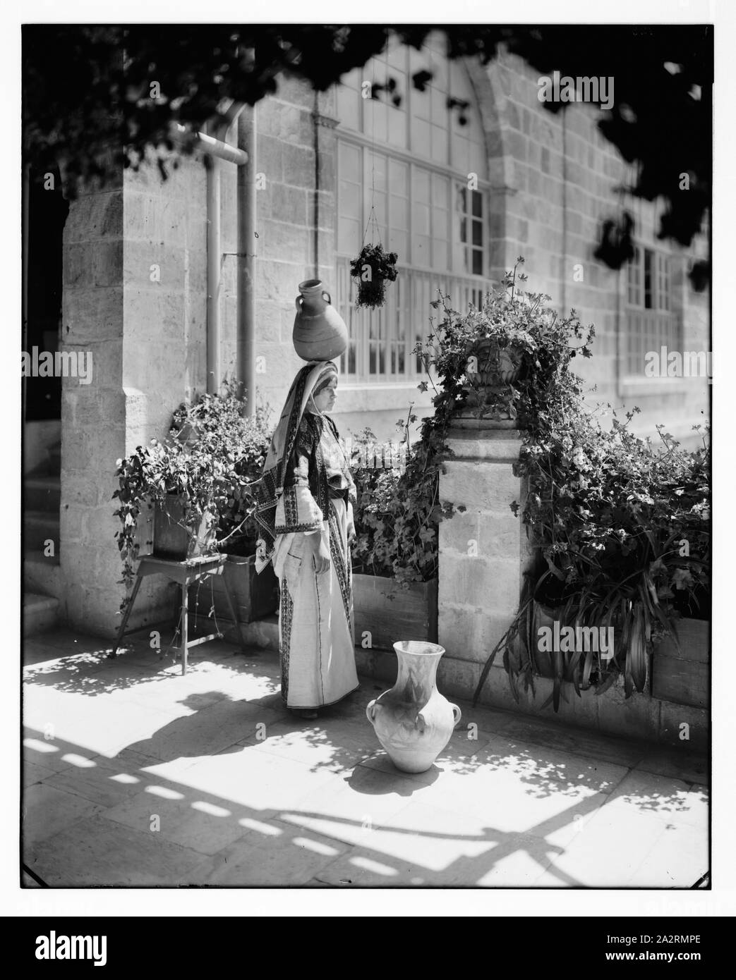 Ramallah woman hi-res stock photography and images - Alamy