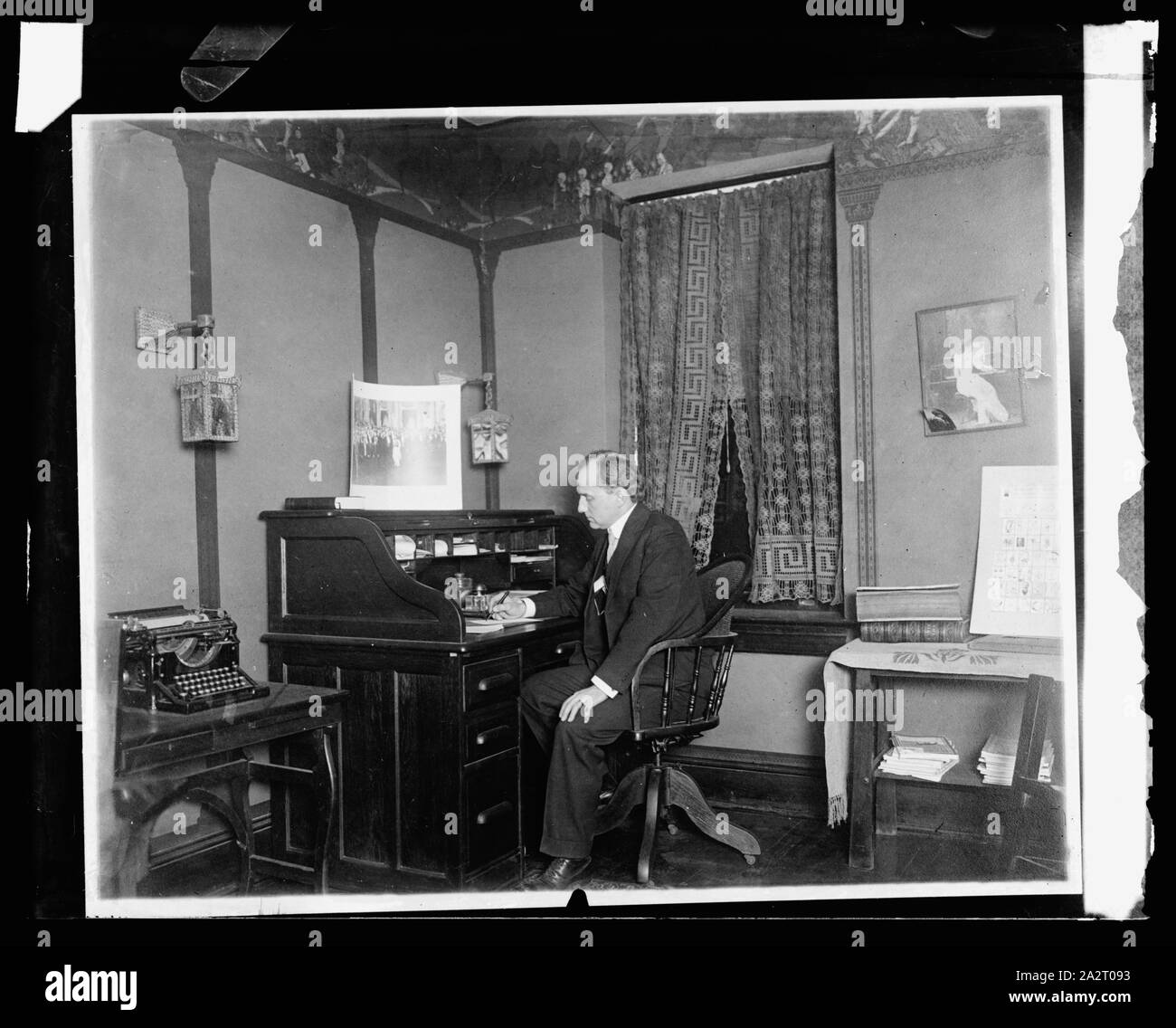 Raymond dickey hi-res stock photography and images - Alamy