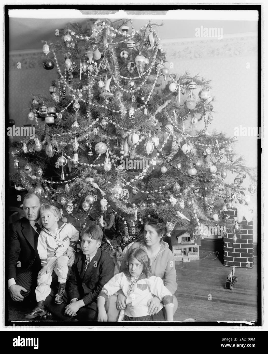 Raymond dickey hi-res stock photography and images - Alamy