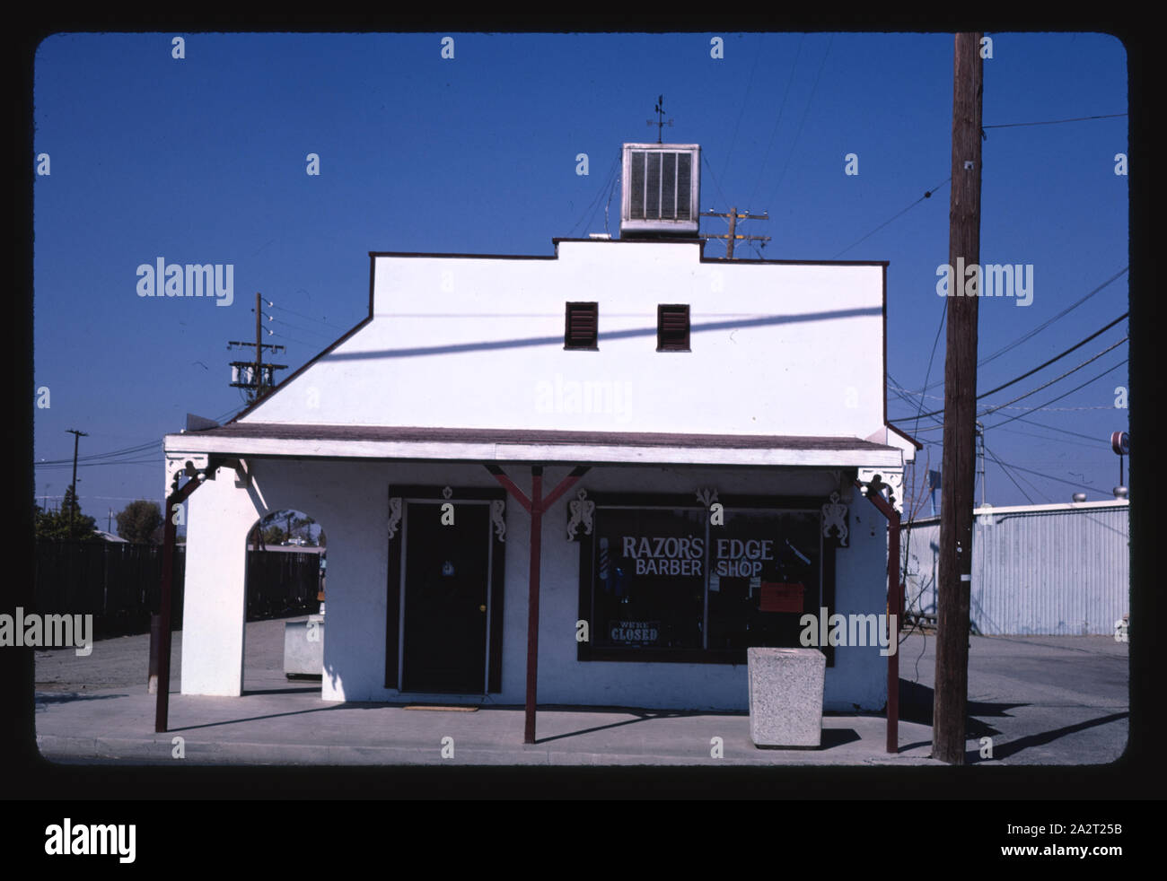 Razor's Edge Barber Shop, Williams, California Stock Photo - Alamy