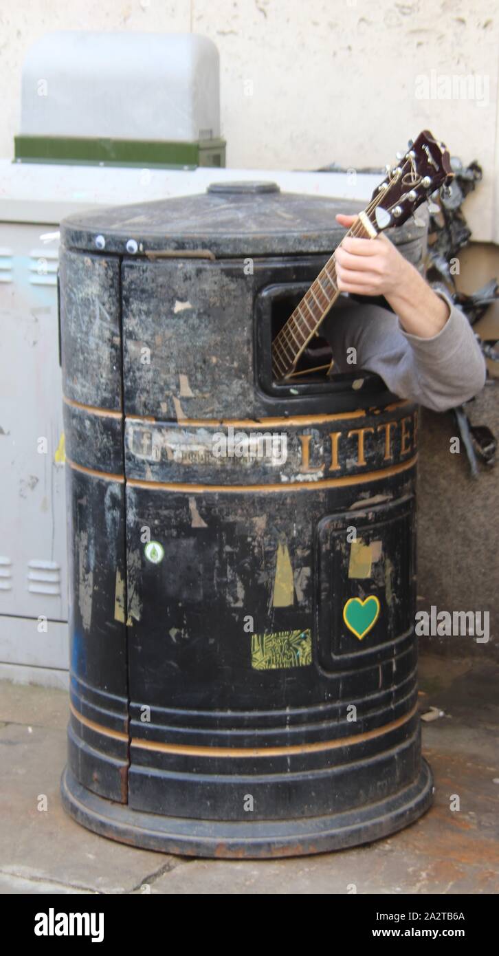 Dustbin man hi-res stock photography and images - Alamy