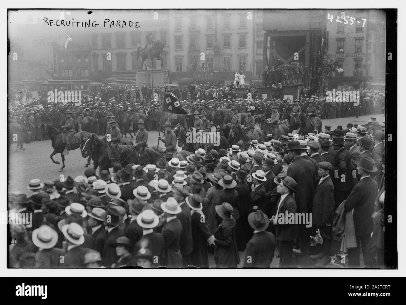 Recruiting parade hi-res stock photography and images - Alamy