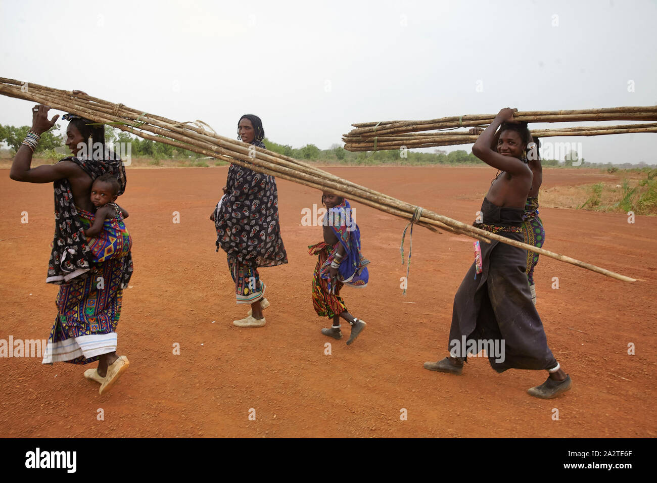 Old woman niger africa niger hi-res stock photography and images - Alamy