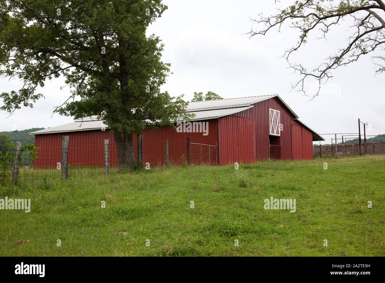 Red Barn in Cherokee, Alabama Stock Photo - Alamy