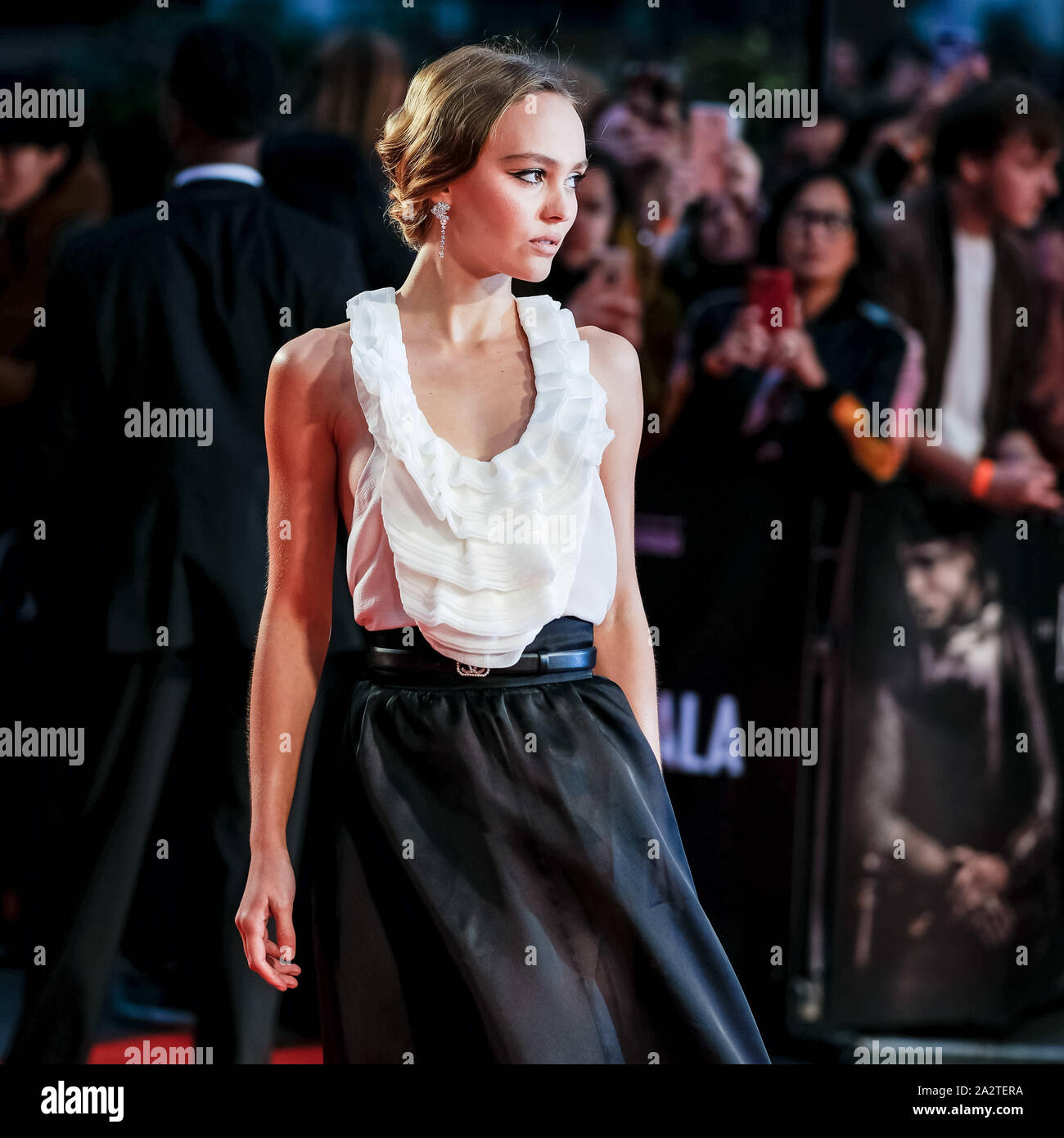 Lily rose depp red carpet hi-res stock photography and images - Alamy