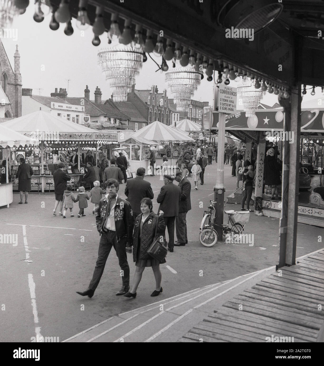 1960s, people at the funfair at Thame, Buckinghamshire, England, UK, an ...
