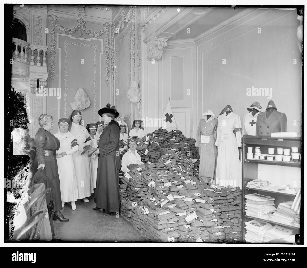 Humanitarian aid american red cross hi-res stock photography and images ...