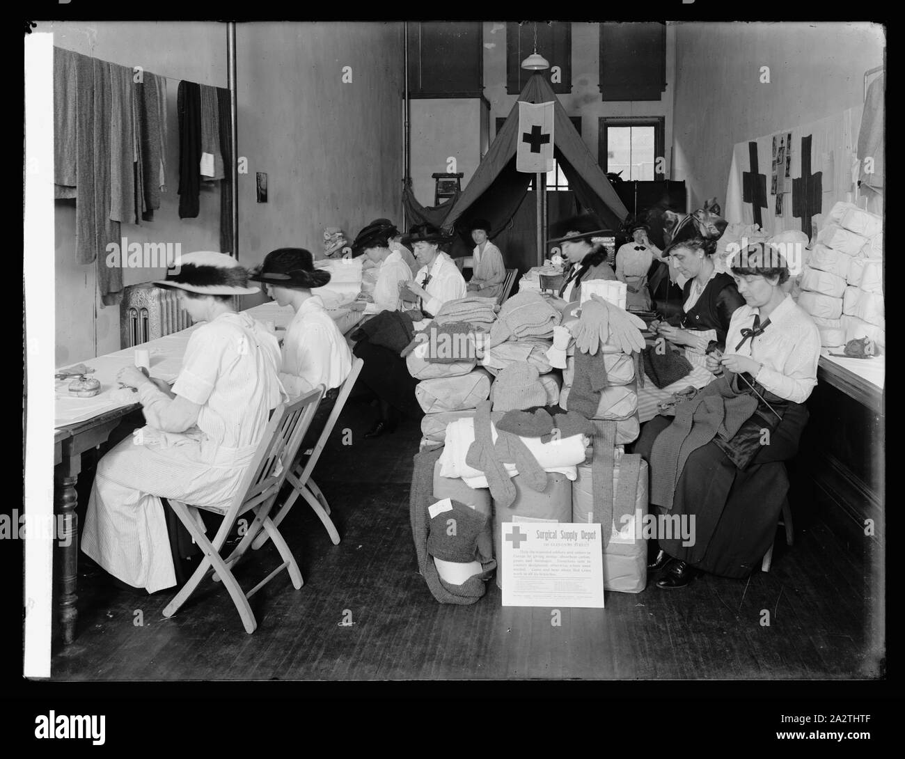 Surgical dressing Black and White Stock Photos & Images - Alamy