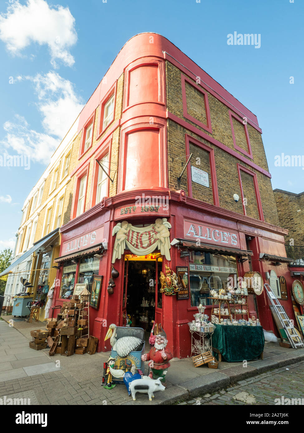 Corner shop london hi-res stock photography and images - Alamy