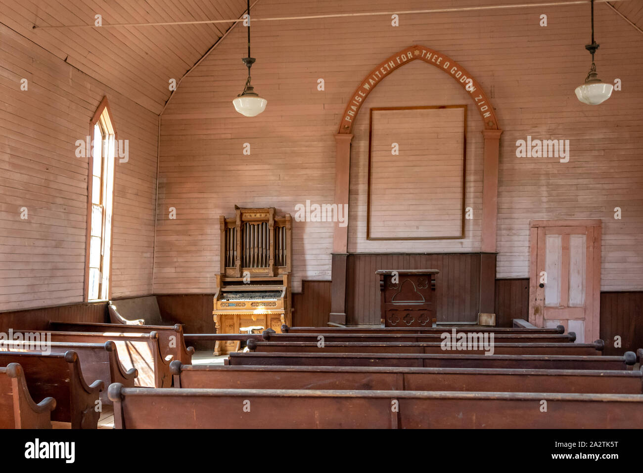 Interior methodist church hi-res stock photography and images - Alamy