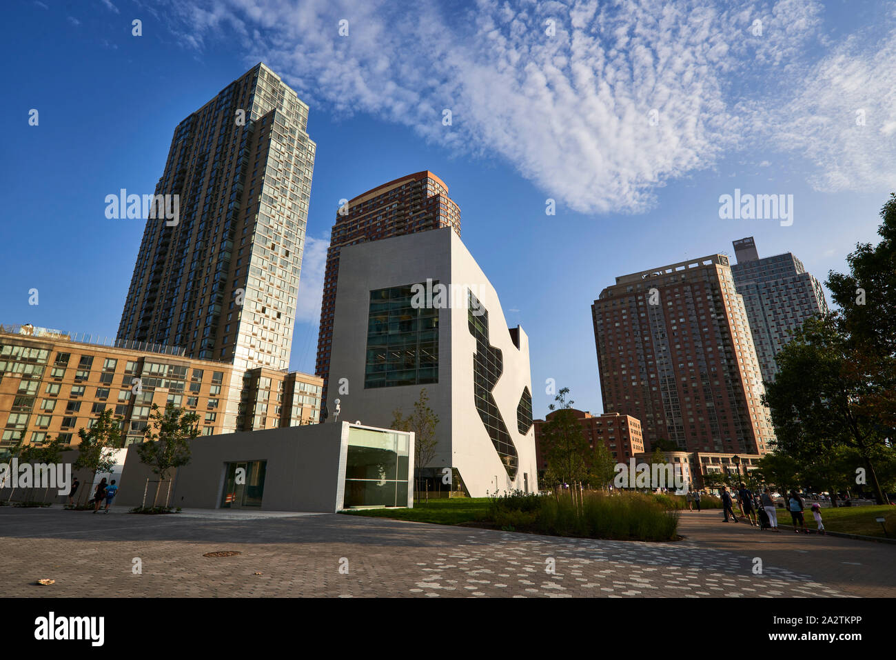 Hunters Point Community Library, designed by Steven Holl Architects ...