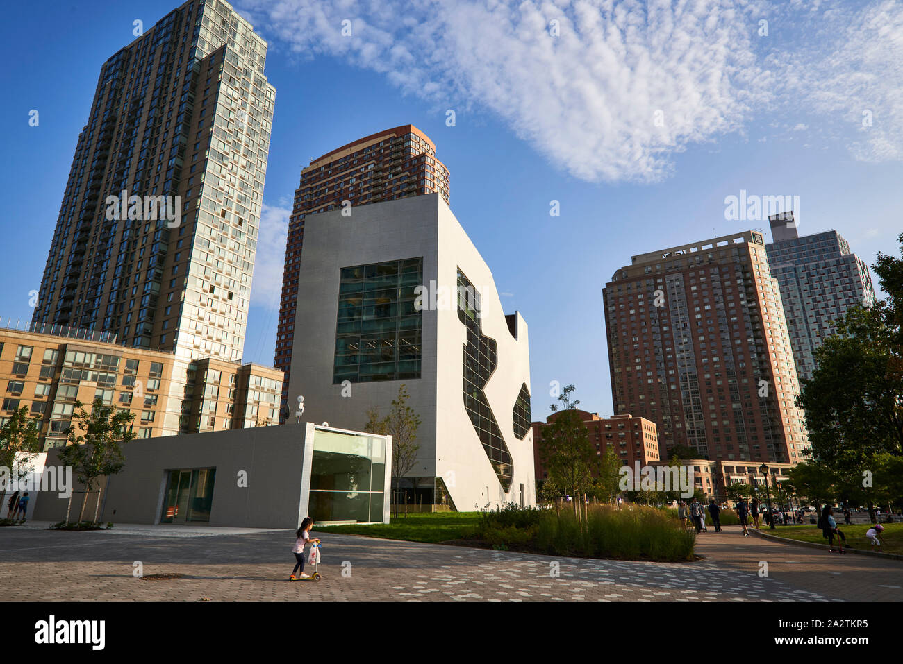 Hunters Point Community Library, designed by Steven Holl Architects ...