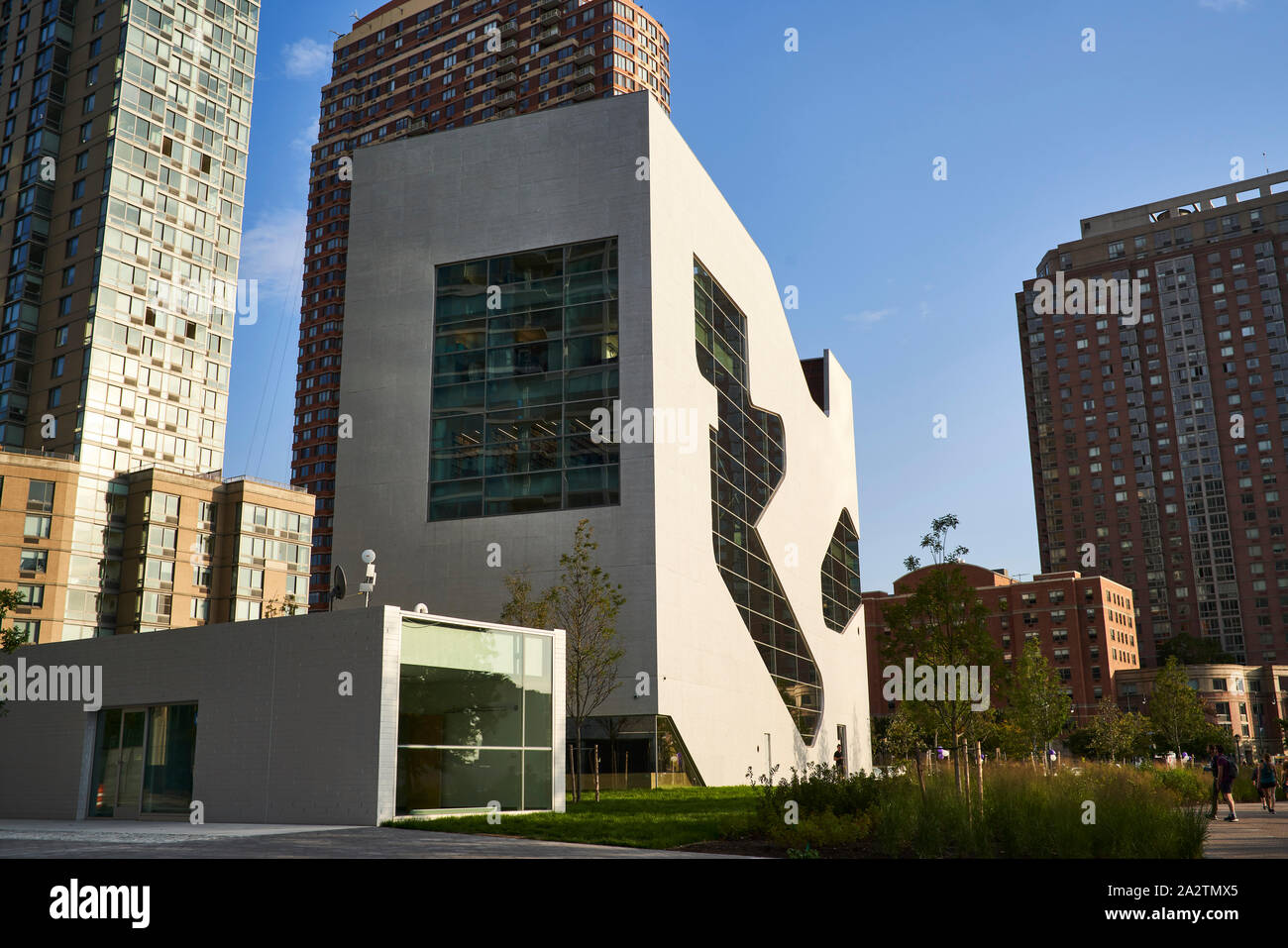 Hunters Point Community Library, designed by Steven Holl Architects ...