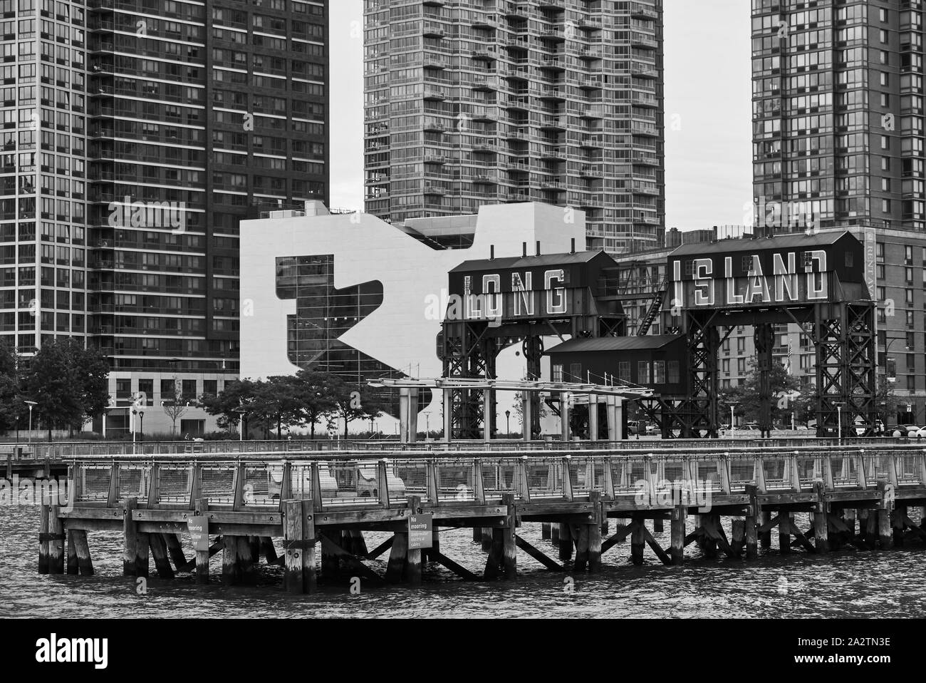 Hunters Point Community Library, designed by Steven Holl Architects ...