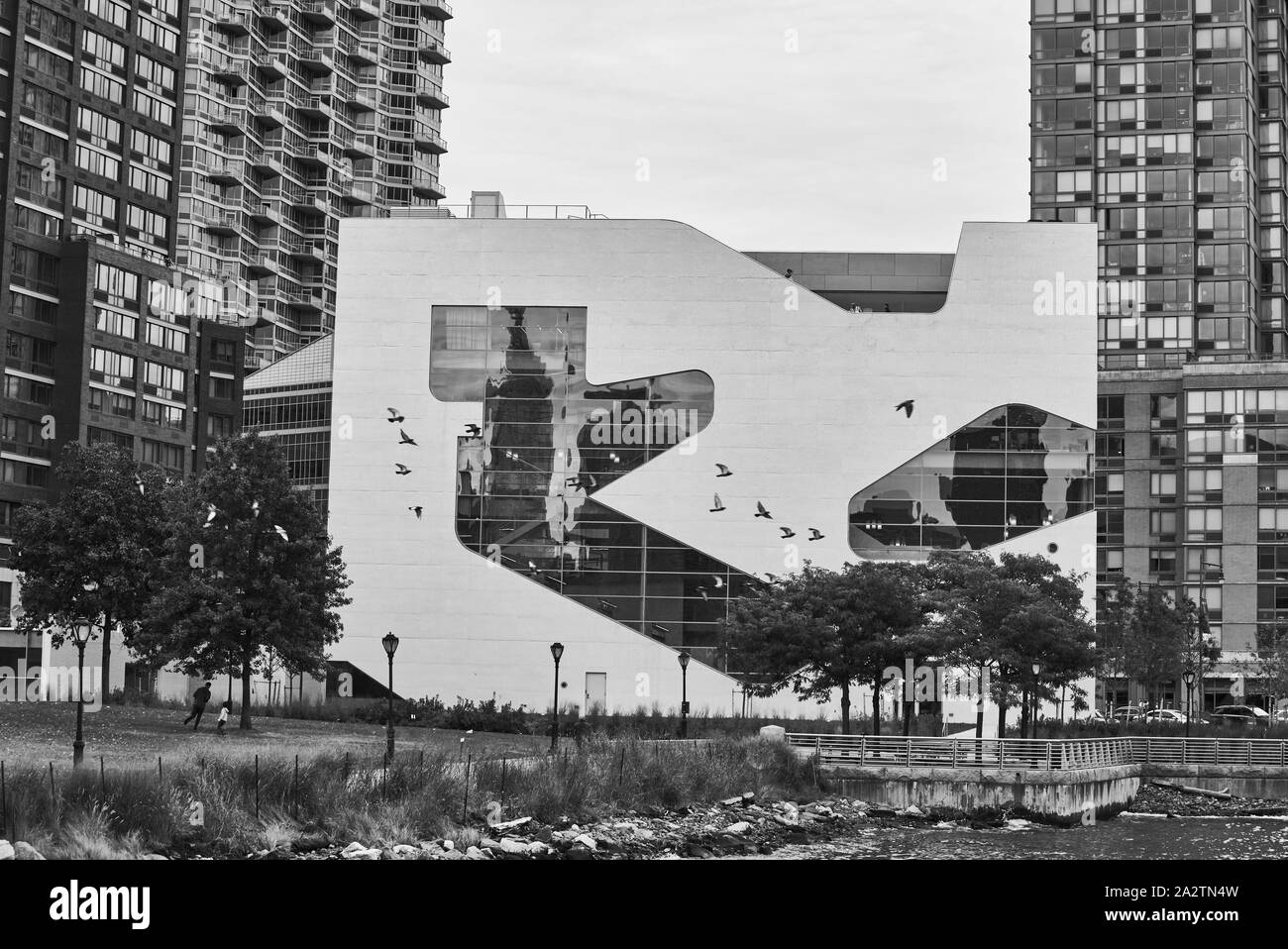 Hunters Point Community Library, designed by Steven Holl Architects ...