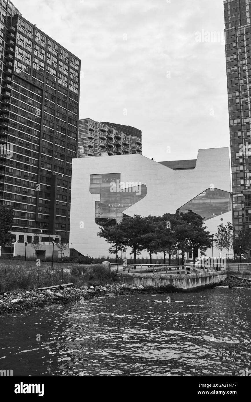 Hunters Point Community Library, designed by Steven Holl Architects ...