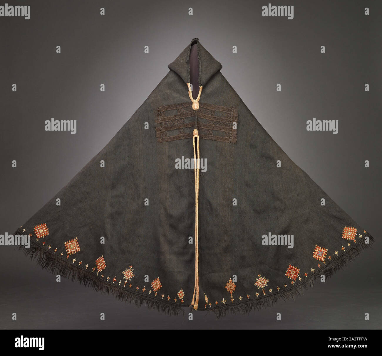 man's hooded cape (akhnif), Berber peoples, 19th century, wool, cotton ...